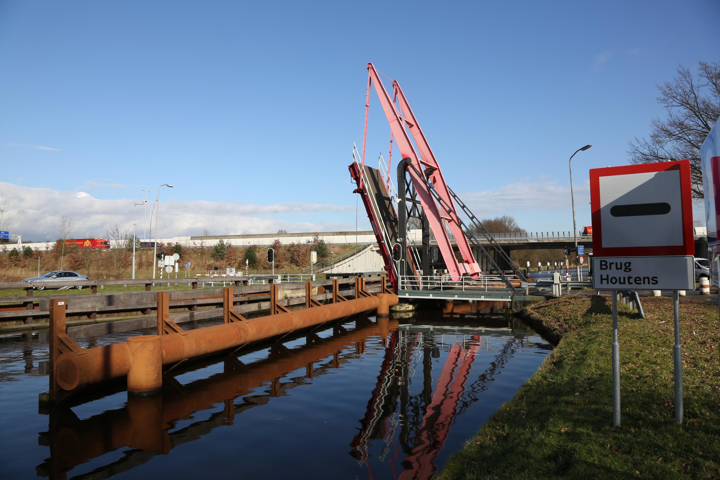 Brug Houtens | Binnenvaart in Beeld